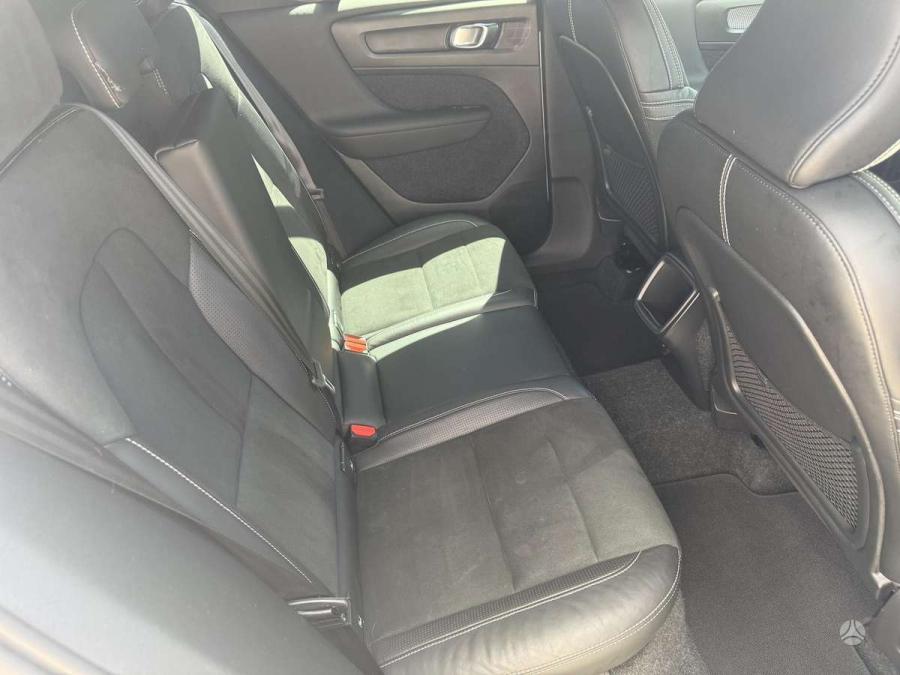 White Volvo XC40 2019 in Taurage, with an engine capacity of 1.97 L and mileage of 216 thousand km for 15000 €, photo 30 on AUTOMOTO.COM.LV