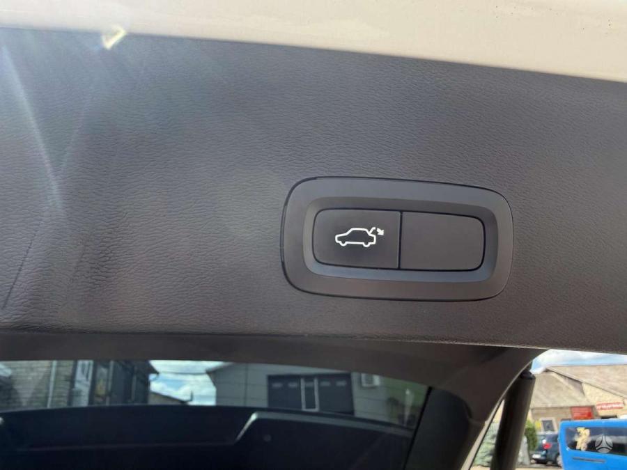 White Volvo XC40 2019 in Taurage, with an engine capacity of 1.97 L and mileage of 216 thousand km for 15000 €, photo 32 on AUTOMOTO.COM.LV