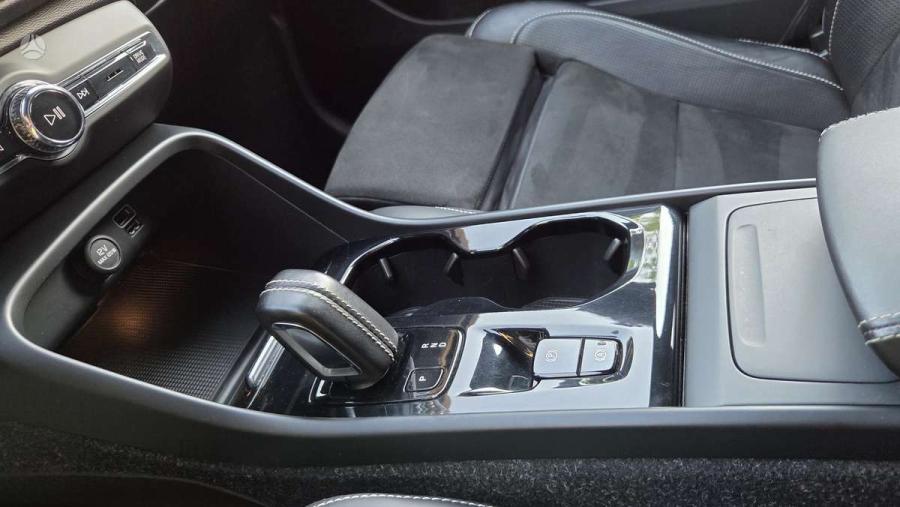 Белый Вольво XC40 2019 в Паневежис, объемом двигателя 1.97 л и пробегом 160 тыс. км за 17300 €, фото 36 на AUTOMOTO.COM.LV