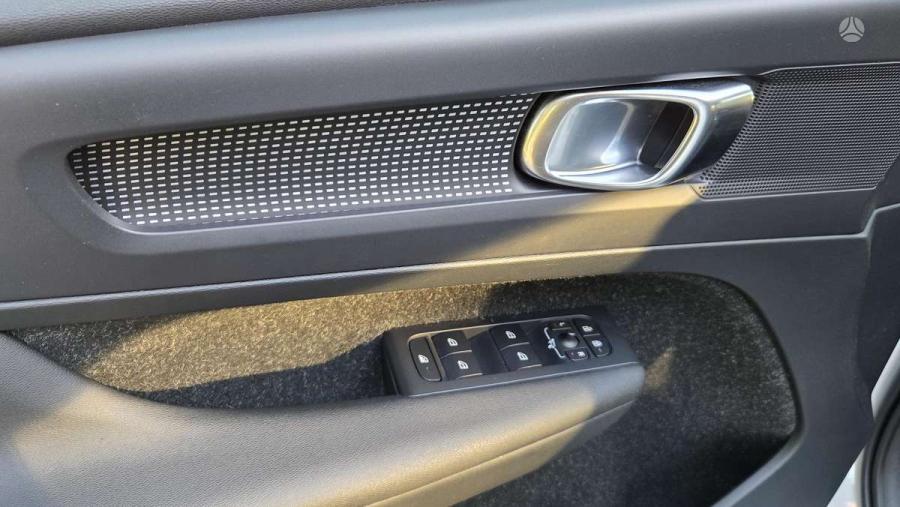 Белый Вольво XC40 2019 в Паневежис, объемом двигателя 1.97 л и пробегом 160 тыс. км за 17300 €, фото 38 на AUTOMOTO.COM.LV