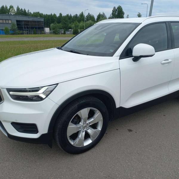 White Volvo XC40 2019 in Panevezys, with an engine capacity of 1.97 L and mileage of 169 thousand km for 12950 €, photo 2 on AUTOMOTO.COM.LV