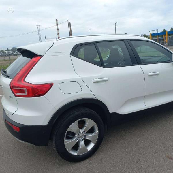 White Volvo XC40 2019 in Panevezys, with an engine capacity of 1.97 L and mileage of 169 thousand km for 12950 €, photo 8 on AUTOMOTO.COM.LV