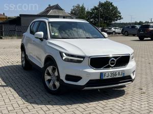 White Volvo XC40 2019 in Jelgava, with an engine capacity of 2.00 L and mileage of 214 thousand km for 14200 €, photo 3 on AUTOMOTO.COM.LV