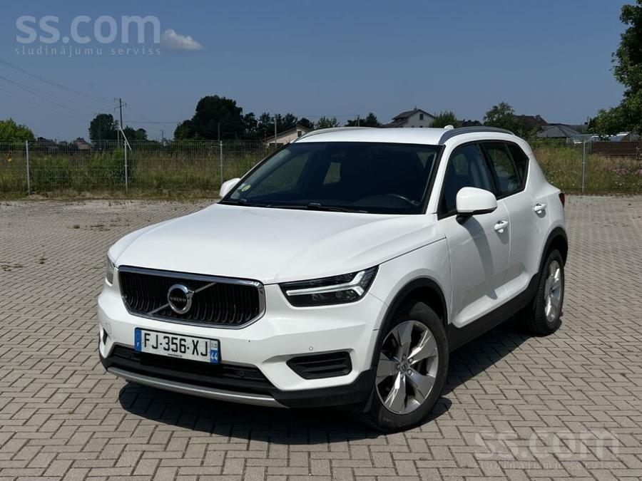 White Volvo XC40 2019 in Jelgava, with an engine capacity of 2.00 L and mileage of 214 thousand km for 14200 €, photo 4 on AUTOMOTO.COM.LV