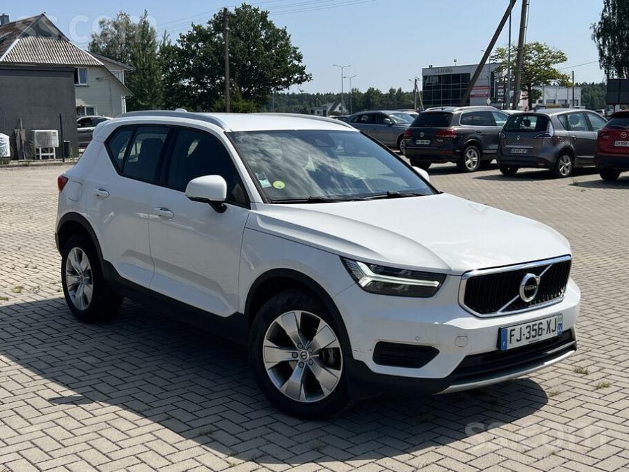 White Volvo XC40 2019 in Jelgava, with an engine capacity of 2.00 L and mileage of 214 thousand km for 14200 €, photo 5 on AUTOMOTO.COM.LV