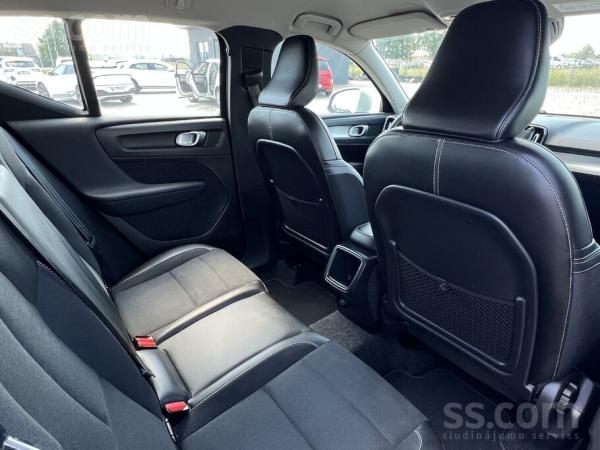 White Volvo XC40 2019 in Jelgava, with an engine capacity of 2.00 L and mileage of 214 thousand km for 14200 €, photo 9 on AUTOMOTO.COM.LV