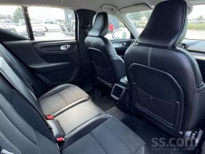 White Volvo XC40 2019 in Jelgava, with an engine capacity of 2.00 L and mileage of 214 thousand km for 14200 €, photo 10 on AUTOMOTO.COM.LV