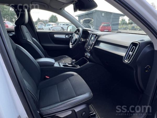 White Volvo XC40 2019 in Jelgava, with an engine capacity of 2.00 L and mileage of 214 thousand km for 14200 €, photo 10 on AUTOMOTO.COM.LV