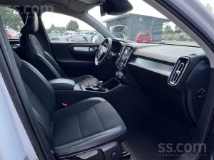 White Volvo XC40 2019 in Jelgava, with an engine capacity of 2.00 L and mileage of 214 thousand km for 14200 €, photo 11 on AUTOMOTO.COM.LV