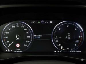 White Volvo XC40 2019 in Vilnius, with an engine capacity of 1.97 L and mileage of 178 thousand km for 18490 €, photo 27 on AUTOMOTO.COM.LV