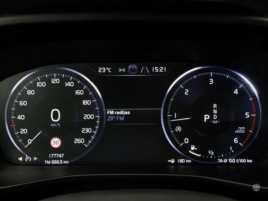 White Volvo XC40 2019 in Vilnius, with an engine capacity of 1.97 L and mileage of 178 thousand km for 18490 €, photo 27 on AUTOMOTO.COM.LV