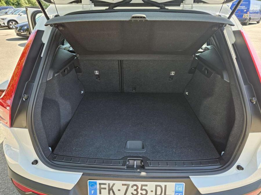 Balts Volvo XC40 2019 Tauragė, ar dzinēja tilpumu 1.97 L un nobraukumu 238 tūkst. km par 11900 €, foto 12 vietnē AUTOMOTO.COM.LV