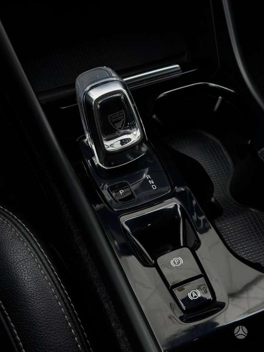 Белый Вольво XC40 2019 в Вильнюс, объемом двигателя 1.97 л и пробегом 178 тыс. км за 18490 €, фото 21 на AUTOMOTO.COM.LV