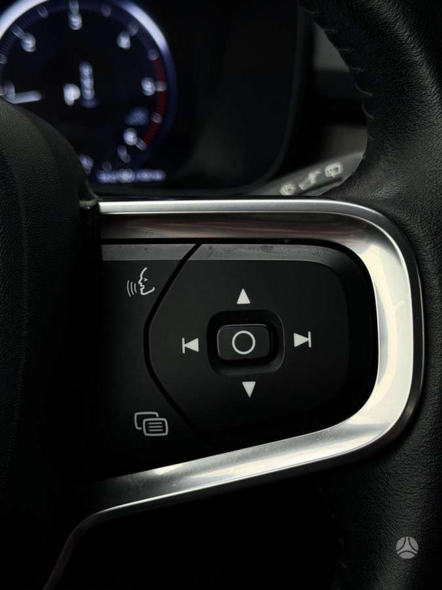 Белый Вольво XC40 2019 в Вильнюс, объемом двигателя 1.97 л и пробегом 178 тыс. км за 18490 €, фото 25 на AUTOMOTO.COM.LV