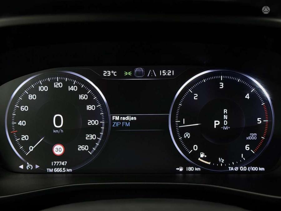 Белый Вольво XC40 2019 в Вильнюс, объемом двигателя 1.97 л и пробегом 178 тыс. км за 18490 €, фото 27 на AUTOMOTO.COM.LV
