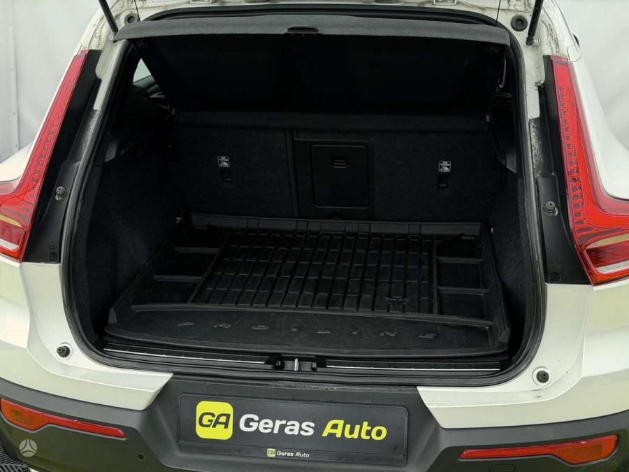 White Volvo XC40 2019 in Vilnius, with an engine capacity of 1.97 L and mileage of 178 thousand km for 18490 €, photo 13 on AUTOMOTO.COM.LV