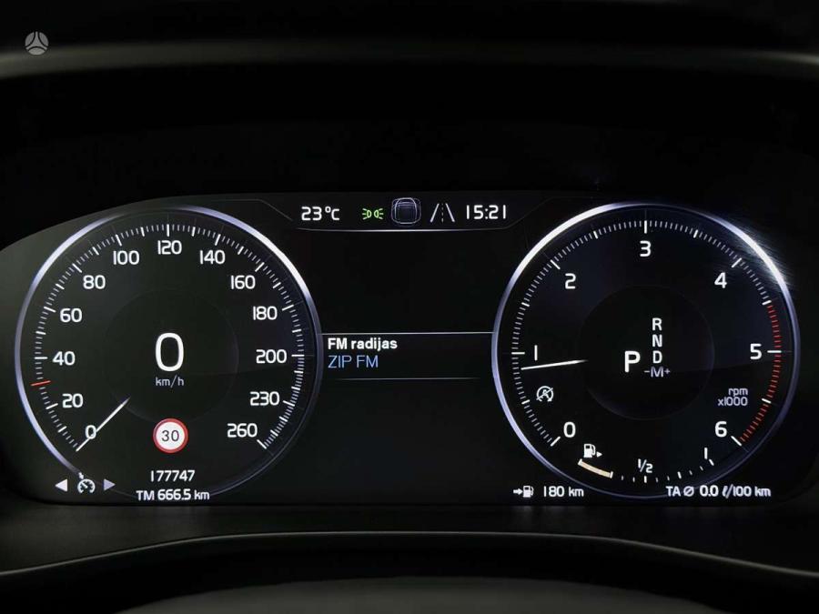 White Volvo XC40 2019 in Vilnius, with an engine capacity of 1.97 L and mileage of 178 thousand km for 18490 €, photo 27 on AUTOMOTO.COM.LV