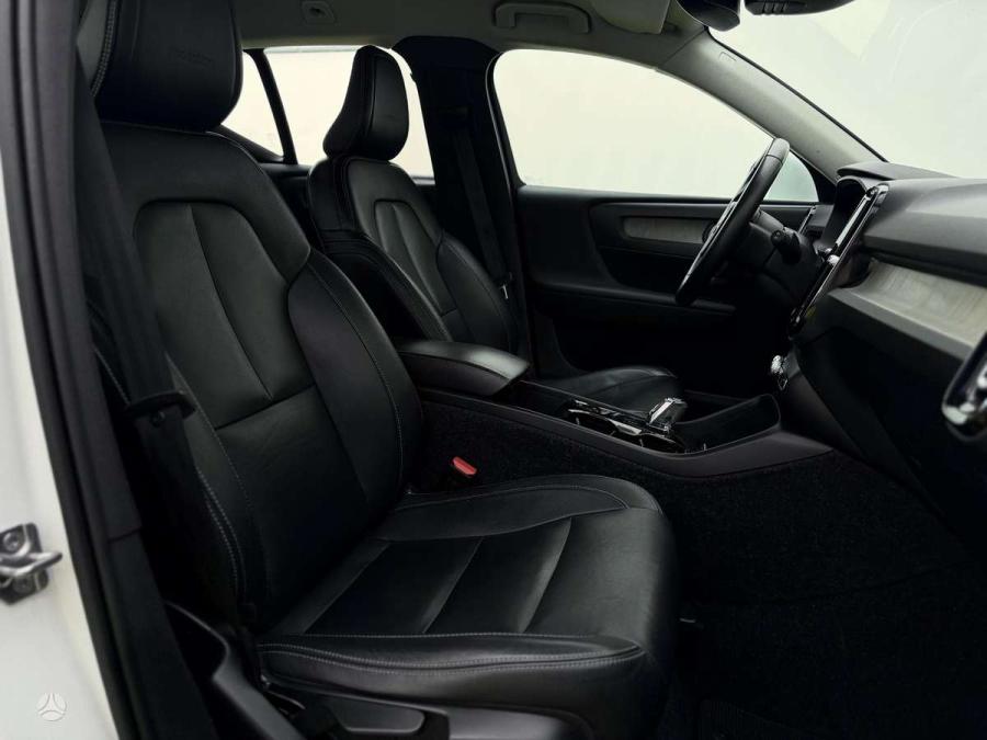 Белый Вольво XC40 2019 в Вильнюс, объемом двигателя 1.97 л и пробегом 178 тыс. км за 18450 €, фото 23 на AUTOMOTO.COM.LV