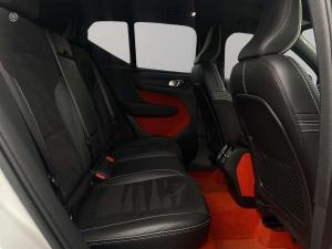 White Volvo XC40 2019 in Vilnius, with an engine capacity of 2.00 L and mileage of 48 thousand km for 23999 €, photo 9 on AUTOMOTO.COM.LV