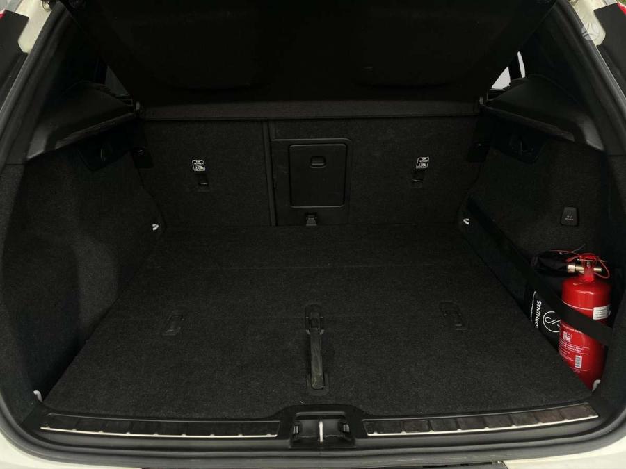 White Volvo XC40 2019 in Vilnius, with an engine capacity of 2.00 L and mileage of 48 thousand km for 23999 €, photo 10 on AUTOMOTO.COM.LV