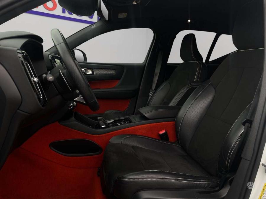 White Volvo XC40 2019 in Vilnius, with an engine capacity of 2.00 L and mileage of 48 thousand km for 23999 €, photo 14 on AUTOMOTO.COM.LV