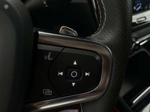 White Volvo XC40 2019 in Vilnius, with an engine capacity of 2.00 L and mileage of 48 thousand km for 23999 €, photo 19 on AUTOMOTO.COM.LV