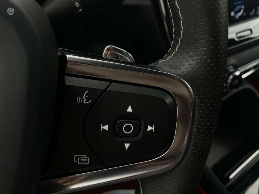White Volvo XC40 2019 in Vilnius, with an engine capacity of 2.00 L and mileage of 48 thousand km for 23999 €, photo 19 on AUTOMOTO.COM.LV