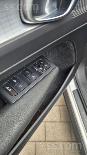 Белый Вольво XC40 2019 в Рига, объемом двигателя 1.50 л и пробегом 176 тыс. км за 19800 €, фото 10 на AUTOMOTO.COM.LV