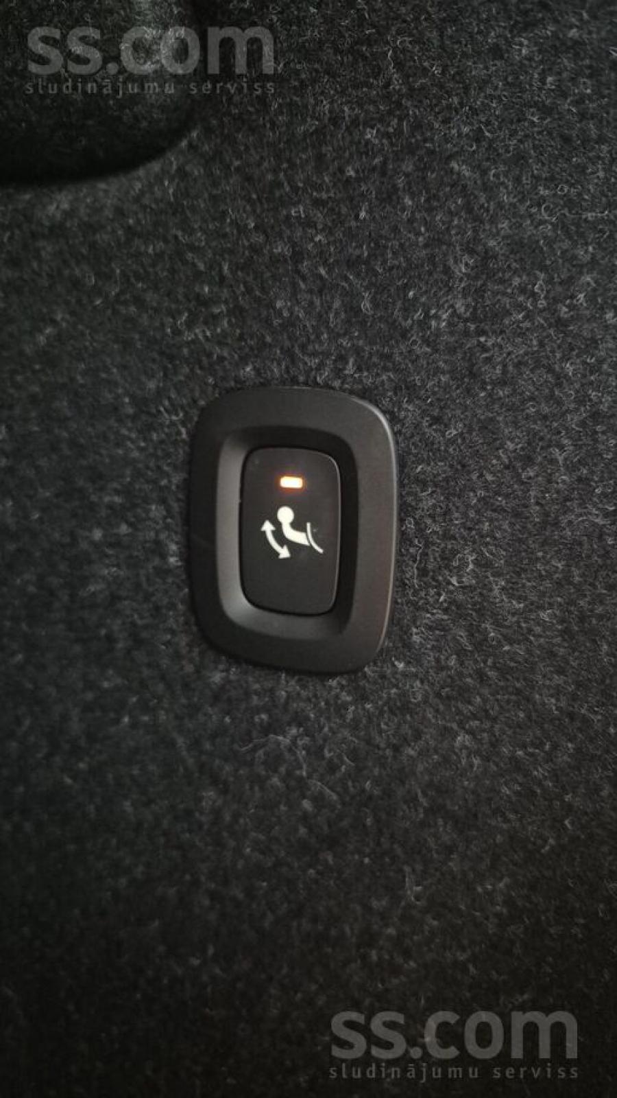 Белый Вольво XC40 2019 в Рига, объемом двигателя 1.50 л и пробегом 176 тыс. км за 19800 €, фото 12 на AUTOMOTO.COM.LV