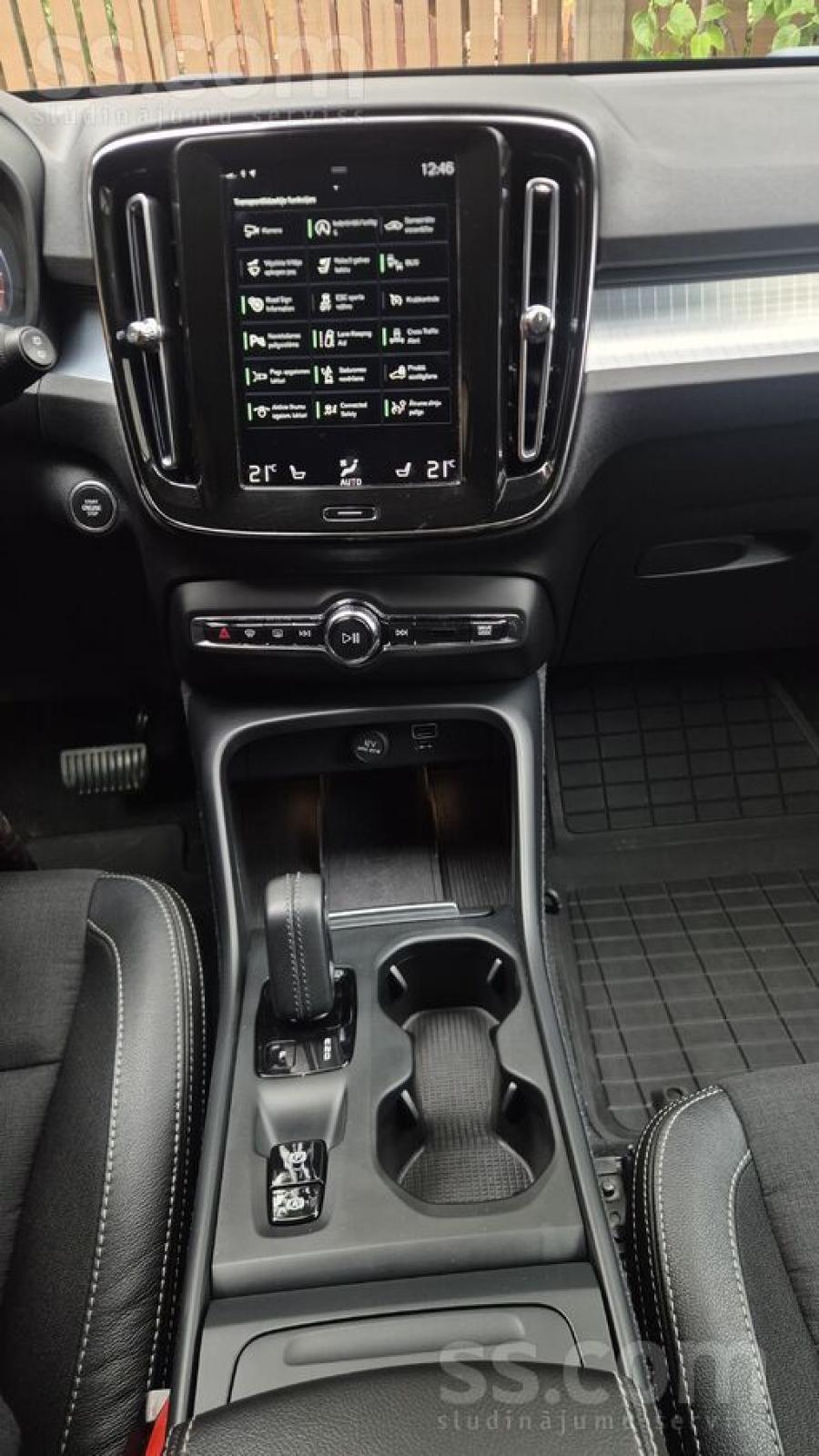 Белый Вольво XC40 2019 в Рига, объемом двигателя 1.50 л и пробегом 176 тыс. км за 19800 €, фото 25 на AUTOMOTO.COM.LV