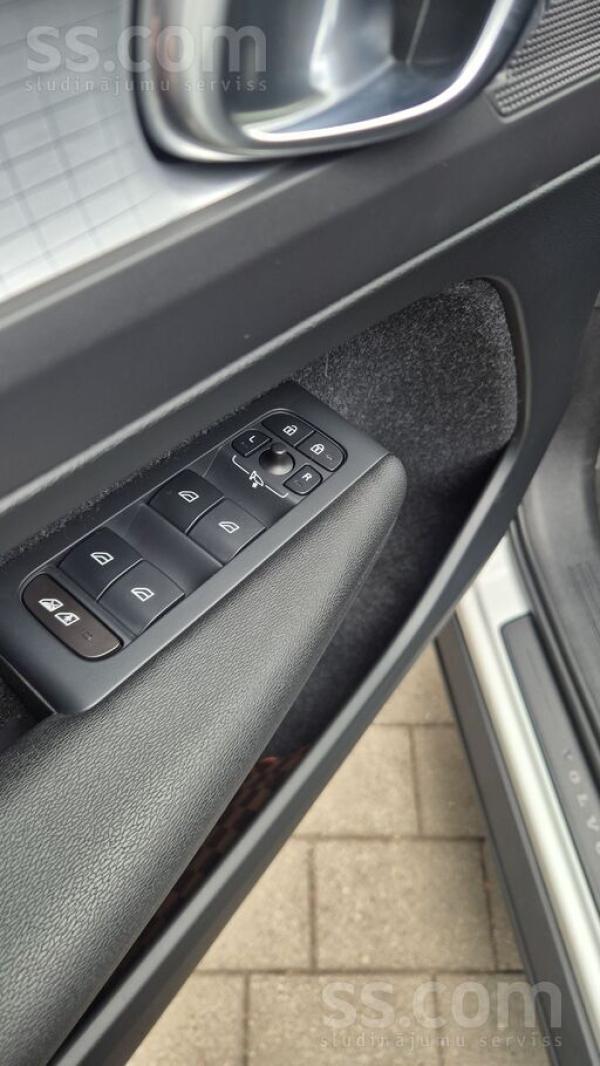 Белый Вольво XC40 2019 в Рига, объемом двигателя 1.50 л и пробегом 176 тыс. км за 19800 €, фото 10 на AUTOMOTO.COM.LV