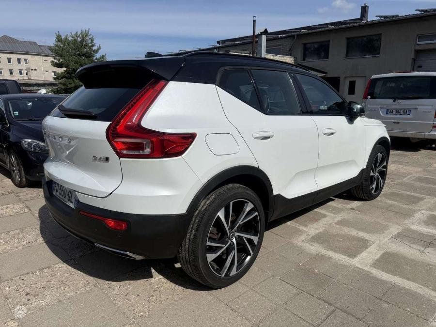White Volvo XC40 2019 in Telschi, with an engine capacity of 1.97 L and mileage of 214 thousand km for 19750 €, photo 3 on AUTOMOTO.COM.LV