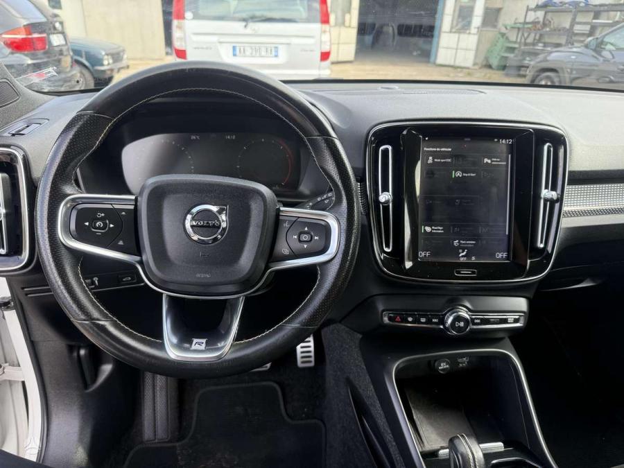 White Volvo XC40 2019 in Telschi, with an engine capacity of 1.97 L and mileage of 214 thousand km for 19750 €, photo 9 on AUTOMOTO.COM.LV