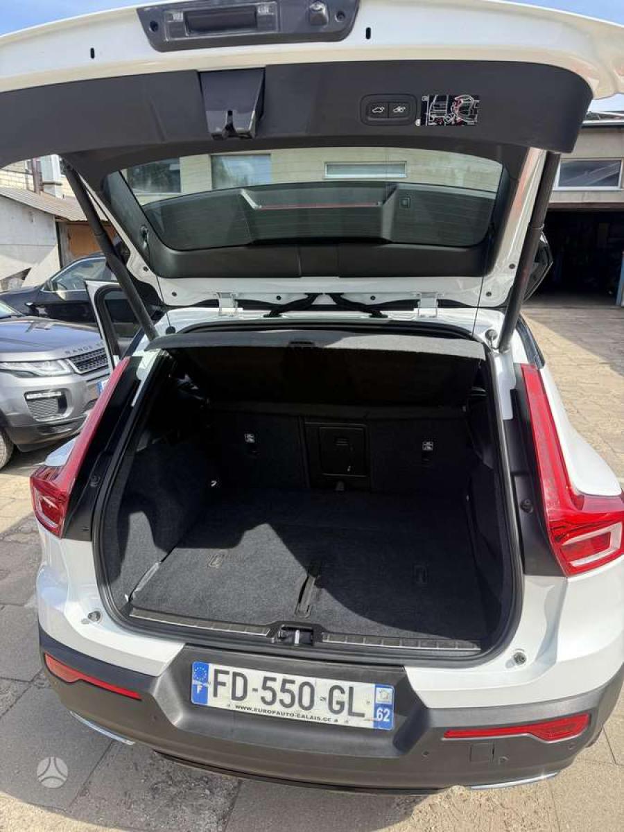 White Volvo XC40 2019 in Telschi, with an engine capacity of 1.97 L and mileage of 214 thousand km for 19750 €, photo 12 on AUTOMOTO.COM.LV
