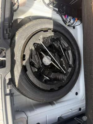 White Volvo XC40 2019 in Telschi, with an engine capacity of 1.97 L and mileage of 214 thousand km for 19750 €, photo 14 on AUTOMOTO.COM.LV