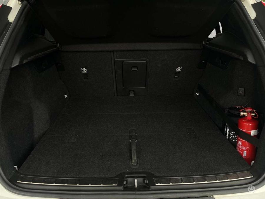 Balts Volvo XC40 2019 Viļņa, ar dzinēja tilpumu 2.00 L un nobraukumu 48 tūkst. km par 23999 €, foto 10 vietnē AUTOMOTO.COM.LV