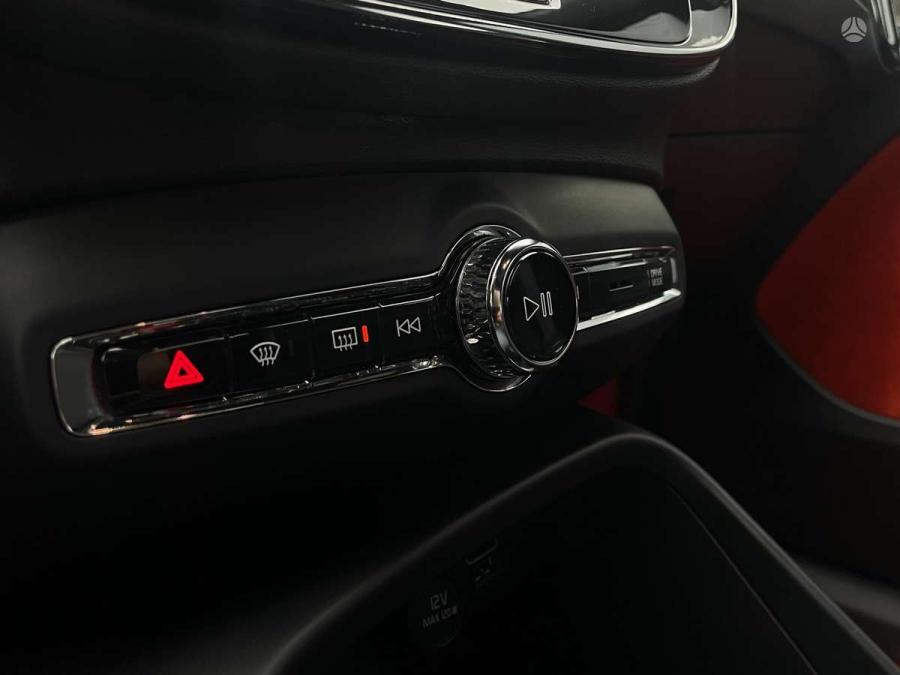 Balts Volvo XC40 2019 Viļņa, ar dzinēja tilpumu 2.00 L un nobraukumu 48 tūkst. km par 23999 €, foto 16 vietnē AUTOMOTO.COM.LV