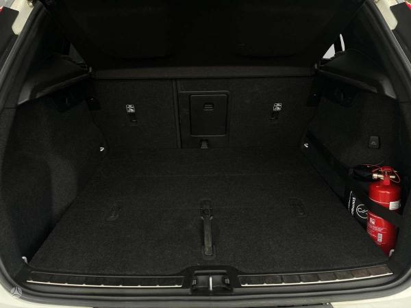 Balts Volvo XC40 2019 Viļņa, ar dzinēja tilpumu 2.00 L un nobraukumu 48 tūkst. km par 23999 €, foto 10 vietnē AUTOMOTO.COM.LV