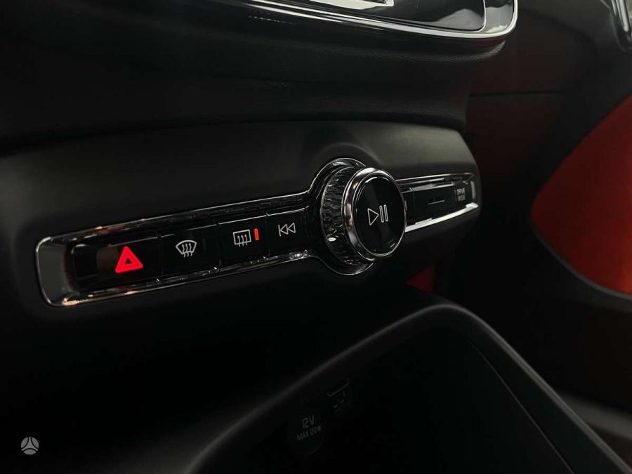 Белый Вольво XC40 2019 в Вильнюс, объемом двигателя 2.00 л и пробегом 48 тыс. км за 23999 €, фото 16 на AUTOMOTO.COM.LV