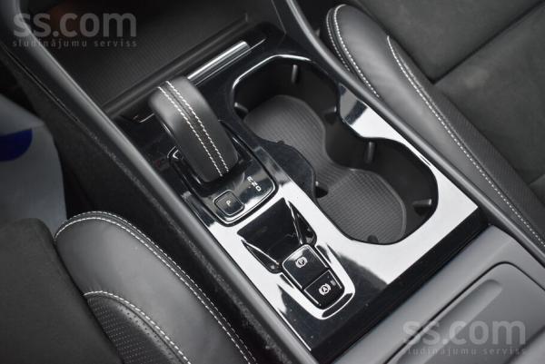 White Volvo XC40 2019 in Kuldiga, with an engine capacity of 1.50 L and mileage of 0 thousand km for 21550 €, photo 10 on AUTOMOTO.COM.LV