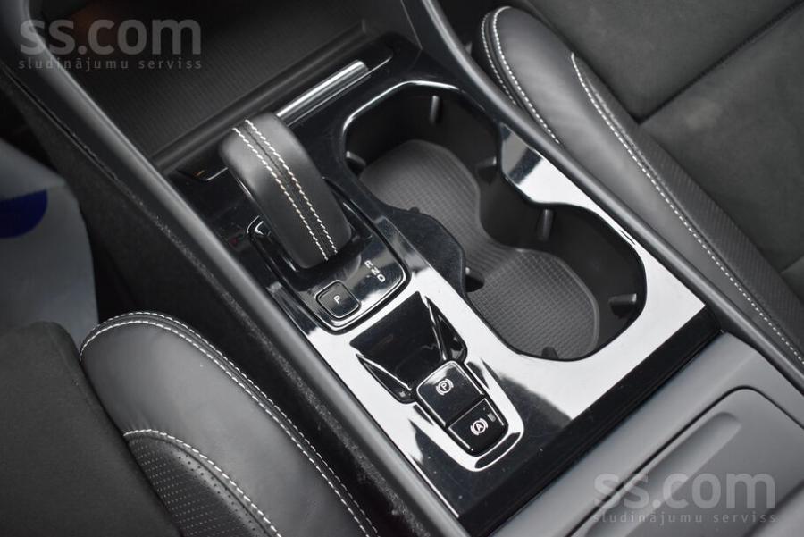 White Volvo XC40 2019 in Kuldiga, with an engine capacity of 1.50 L and mileage of 0 thousand km for 21550 €, photo 10 on AUTOMOTO.COM.LV