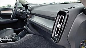 Белый Вольво XC40 2019 в Вильнюс, объемом двигателя 2.00 л и пробегом 185 тыс. км за 19500 €, фото 25 на AUTOMOTO.COM.LV