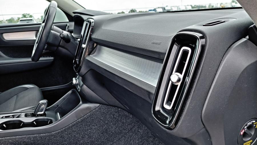 Белый Вольво XC40 2019 в Вильнюс, объемом двигателя 2.00 л и пробегом 185 тыс. км за 19500 €, фото 25 на AUTOMOTO.COM.LV