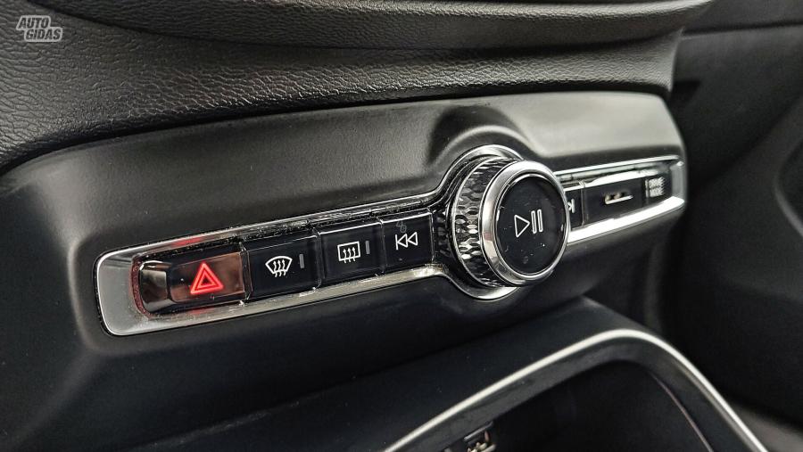 Белый Вольво XC40 2019 в Вильнюс, объемом двигателя 2.00 л и пробегом 185 тыс. км за 19500 €, фото 26 на AUTOMOTO.COM.LV