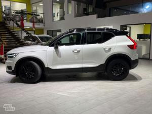White Volvo XC40 2020 in Kaunas, with an engine capacity of 2.00 L and mileage of 82 thousand km for 26515 €, photo 2 on AUTOMOTO.COM.LV