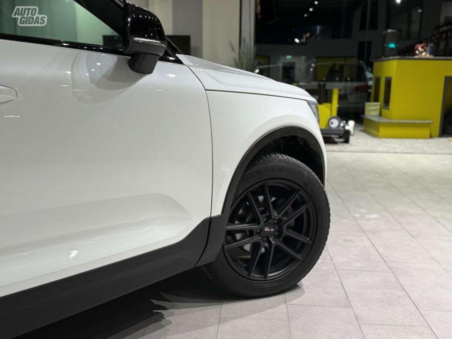 White Volvo XC40 2020 in Kaunas, with an engine capacity of 2.00 L and mileage of 82 thousand km for 26515 €, photo 9 on AUTOMOTO.COM.LV