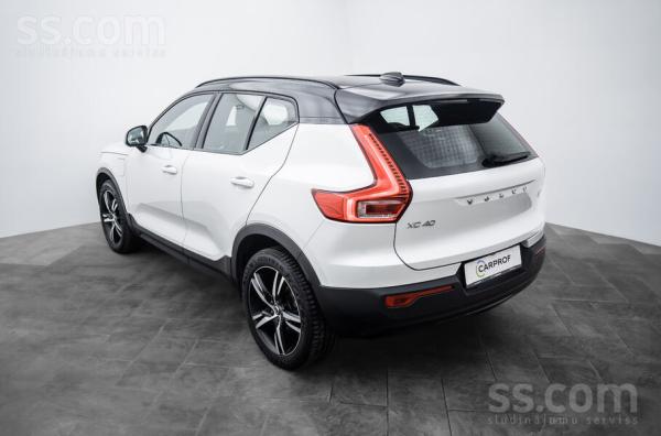 White Volvo XC40 2020 in Tallinn, with an engine capacity of 1.50 L and mileage of 105 thousand km for 26999 €, photo 6 on AUTOMOTO.COM.LV