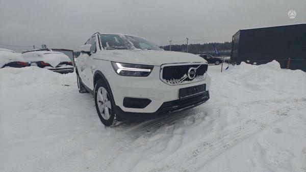 Balts Volvo XC40 2020 Viļņa, ar dzinēja tilpumu 2.00 L un nobraukumu 240 tūkst. km par 11900 €, foto 1 vietnē AUTOMOTO.COM.LV
