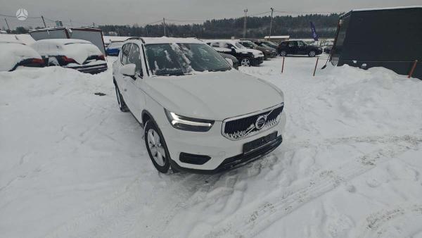 Balts Volvo XC40 2020 Viļņa, ar dzinēja tilpumu 2.00 L un nobraukumu 240 tūkst. km par 11900 €, foto 4 vietnē AUTOMOTO.COM.LV