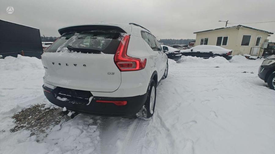White Volvo XC40 2020 in Vilnius, with an engine capacity of 2.00 L and mileage of 240 thousand km for 11900 €, photo 8 on AUTOMOTO.COM.LV